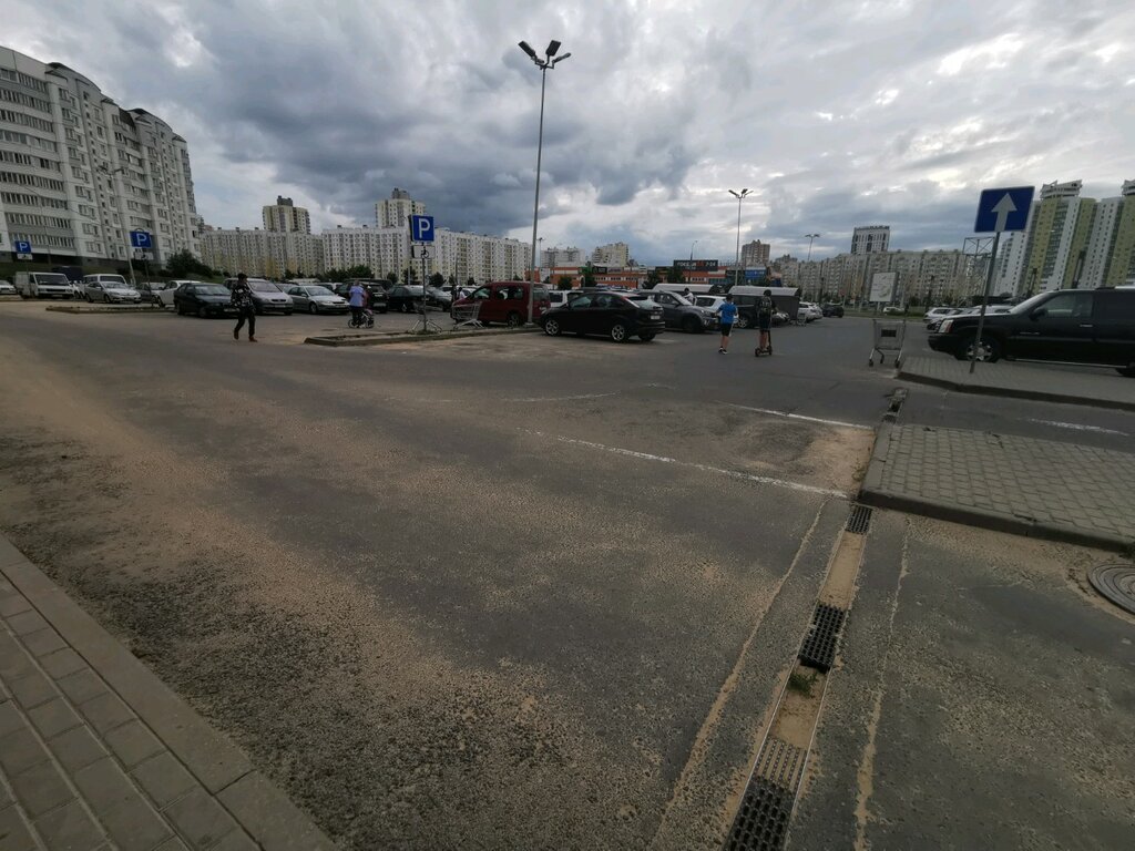 Otoparklar Парковка ТЦ Bonus, Minsk, foto