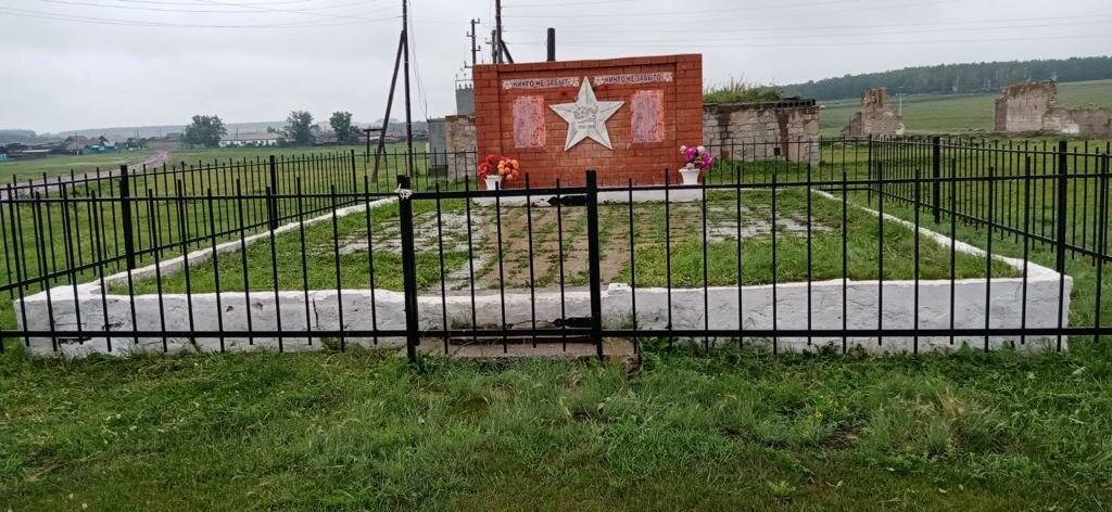 Anıt, heykel Участникам Великой Отечественной войны 1941-1945 гг., İrkutskaya oblastı, foto
