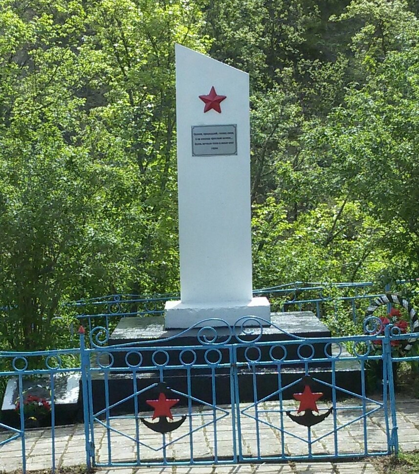 Anıt, heykel Обелиск морякам-десантникам и лётчикам, расстреляным немцами, Kırım Cumhuriyeti, foto