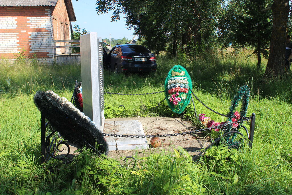 Anıt, heykel Обелиск воинам, павшим в годы Великой Отечественной войны, Yaroslavskaya oblastı, foto