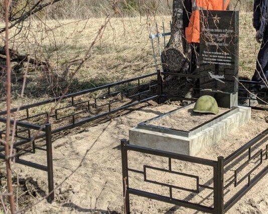 Anıt, heykel Могила неизвестного лётчика, Saint‑Petersburg ve Leningradskaya oblastı, foto