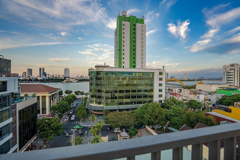 Otel Dragon View Riverfront Hotel by Haviland, Da Nang, foto