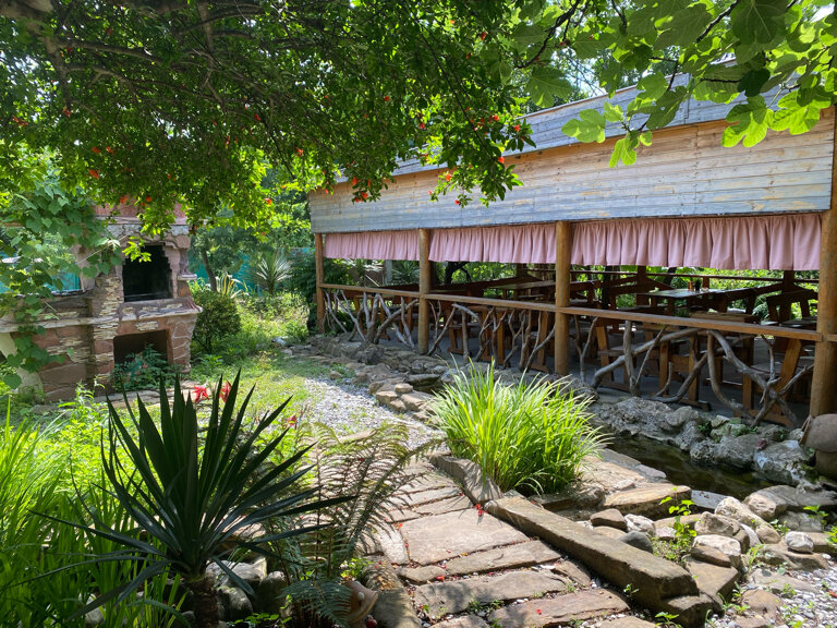 Kafe Кафе Ручеёк, Gagra Bölgesi, foto