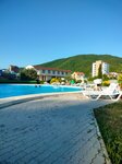 Три сестры (Primorskaya ulitsa No:1А, Village of Nebug), otel  Krasnodarski krayından