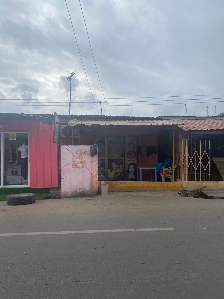 Güzellik salonu High Babes Makeover, Akra, foto