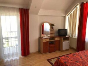 Sucidava (Olt, Corabia), otel  Corabia'dan