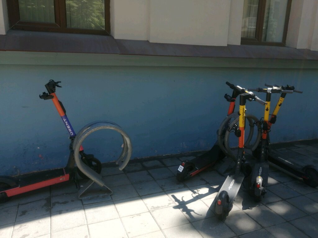 Bisiklet park yerleri Trash and garbage disposal area, Moskova, foto