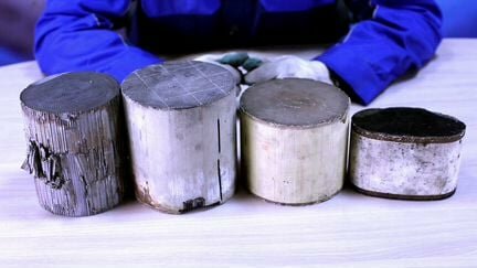 Geri dönüşüm maddeleri Reception of catalysts, Novosibirsk, foto