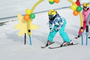 Skischule Aktiv Fügen - Skiverleih & Skikurse (Tyrol, Schwaz, Fügen), spor ve eğlence merkezi