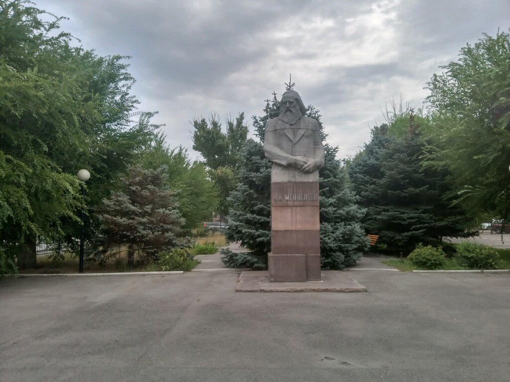 Anıt, heykel Д.И. Менделеев, Voljski, foto