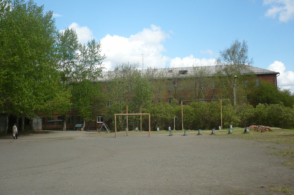 Yatılı okul Shkola-internat dlya detey s narushennym slukhom, Nijni Tagil, foto