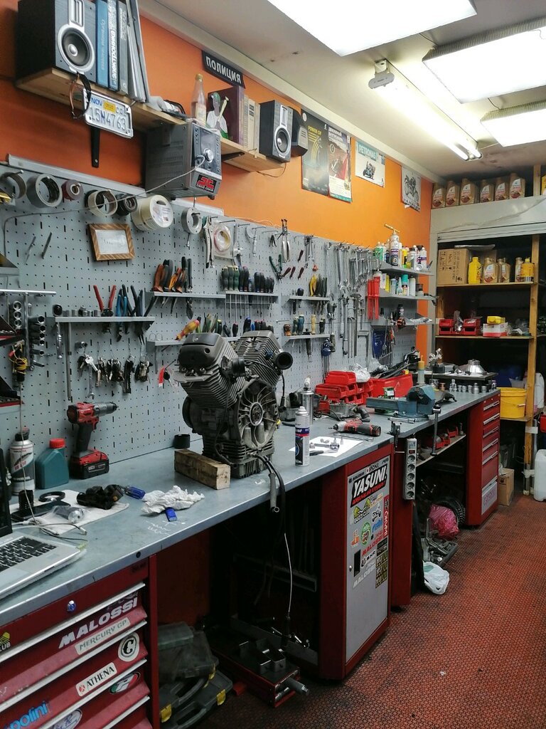 Motosiklet tamiri Workshop Reactor, Moskova, foto