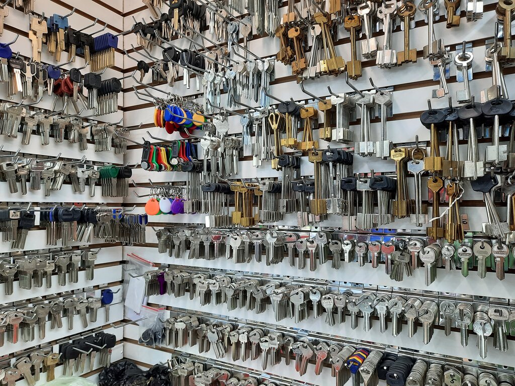 Metal eşya tamircileri Изготовление ключей и замена батареек в часах, Moskova, foto