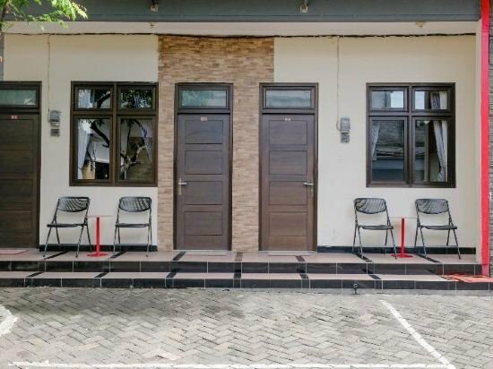 Otel Oyo Life 2744 Guest House Qudsi, Malang, foto