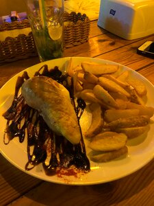 Evrika (набережная Пляж Учкуевка No:37), kafe  Sevastopol'dan
