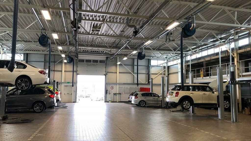 Otomobil satış galerileri Stratstone BMW Leeds, Leeds, foto