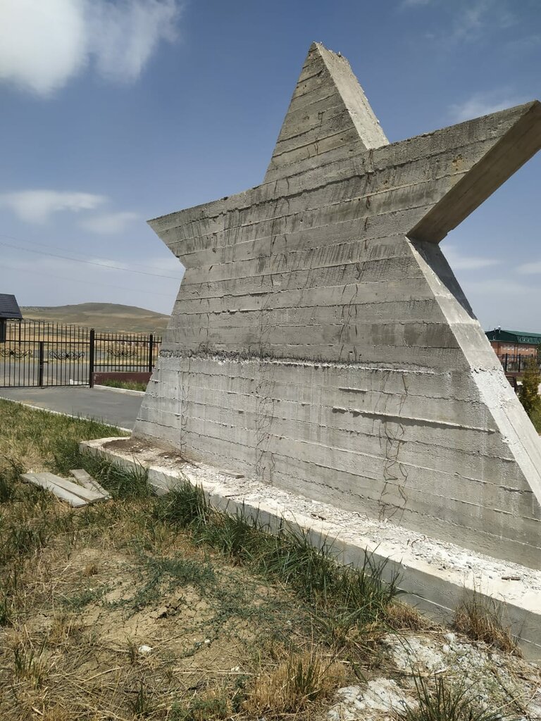 Anıt, heykel Звезда, İnguşetya, foto
