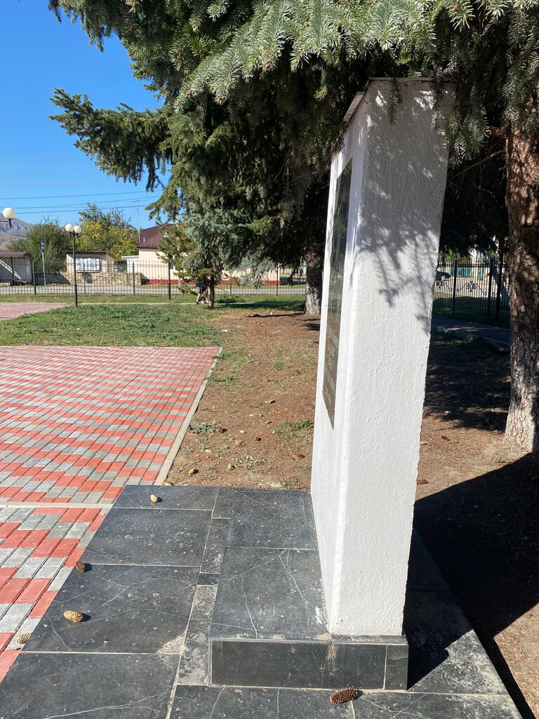 Anıt, heykel Полковник А.М. Бадахов, Karaçay‑Çerkez Cumhuriyeti, foto