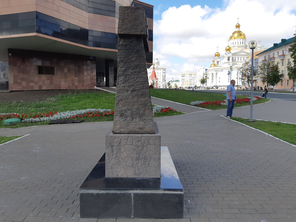 Anıt, heykel Побег из ада, Saransk, foto