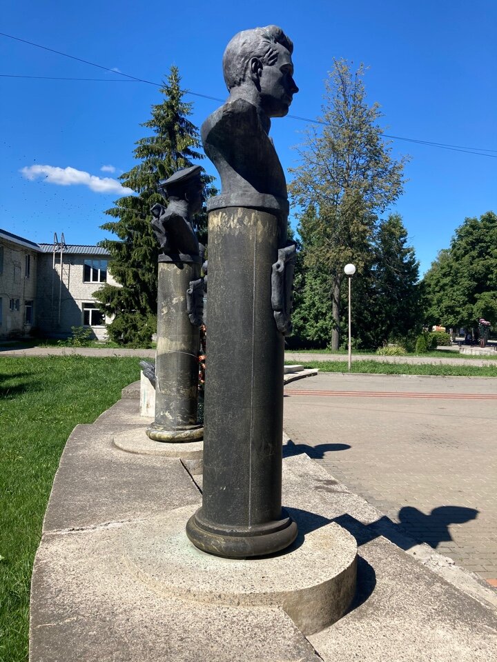 Anıt, heykel Бюст Часова Д.И., Karaçev, foto