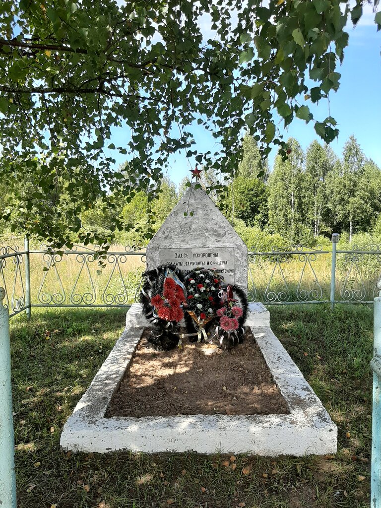 Anıt, heykel Воинское захоронение, Tverskaya oblastı, foto