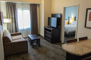 Staybridge Suites Minot (North Dakota, Ward County, Minot), otel  Minot'tan