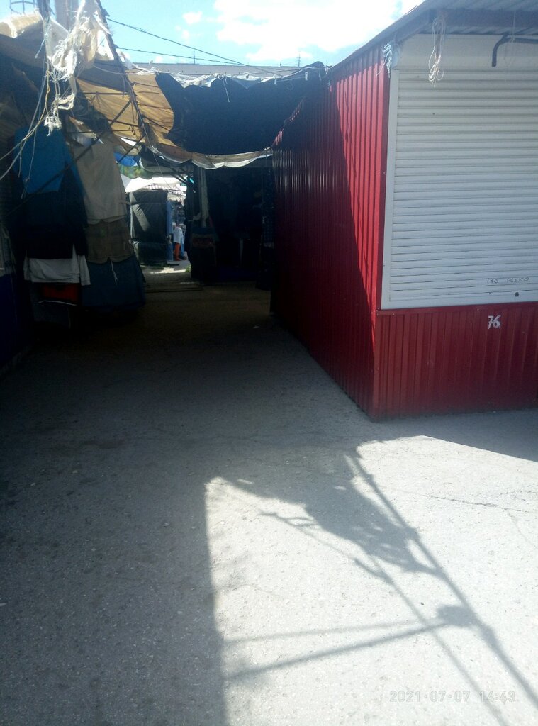 Giyim pazarı Ладья, Tolyatti (Togliatti), foto