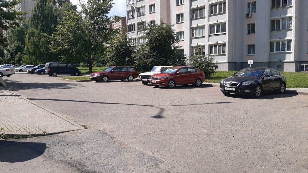 Otoparklar Parking lot, Minsk, foto