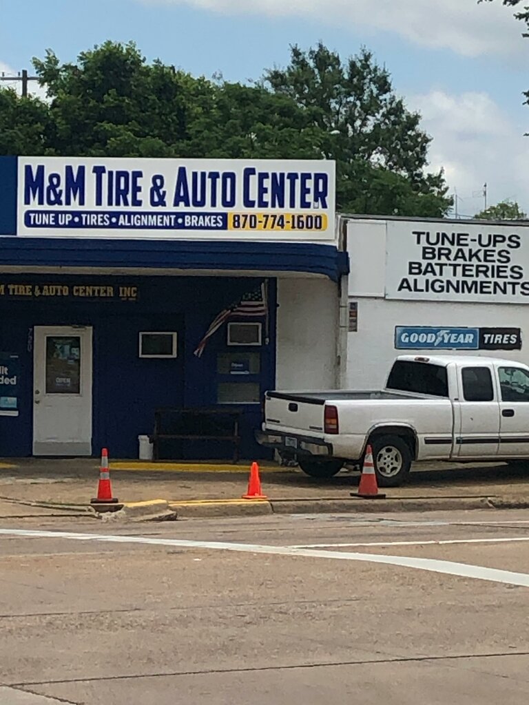 Jant ve lastikçiler M & M Tire & Auto Center Inc, Arkansas Eyaleti, foto