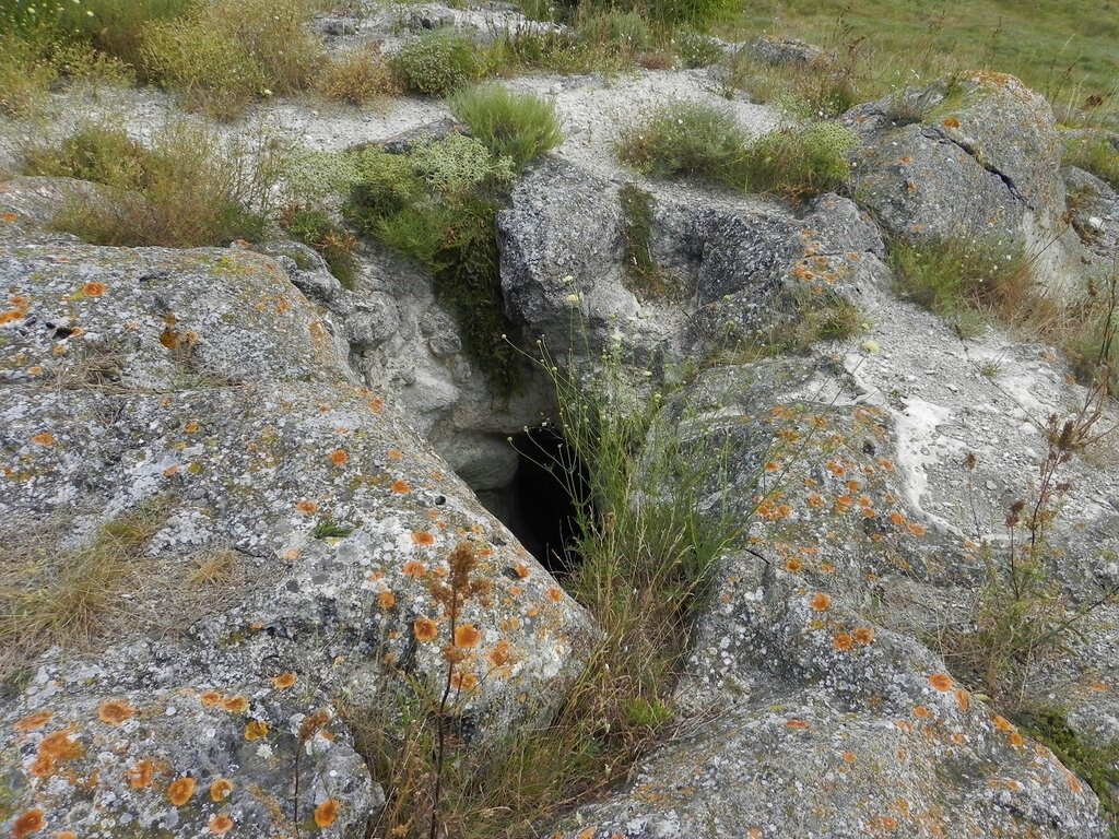 Turistik yerler Курган Кара-Оба, конец II века до н.э., Kırım Cumhuriyeti, foto