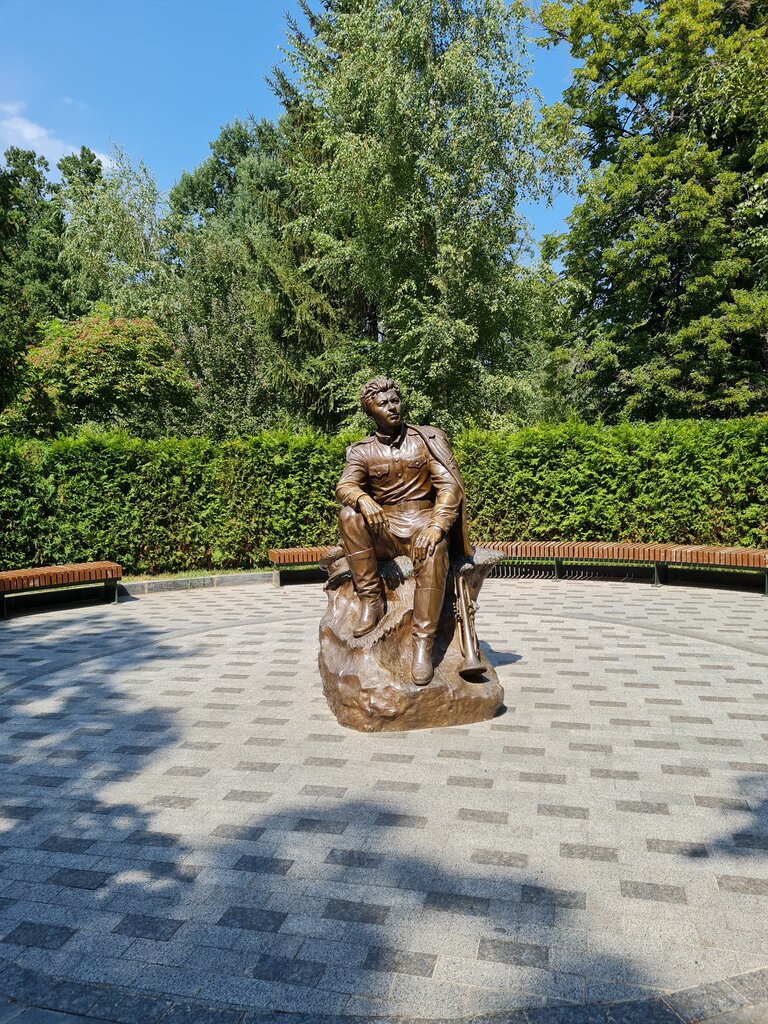Park, sokak heykeli Леонид Быков, Harkiv, foto