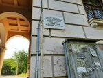 Мемориальная доска о закладке первого капитального дома на правом берегу (Uralskaya ulitsa No:36), anıt levhası, anıt taş  Magnitogorsk'tan