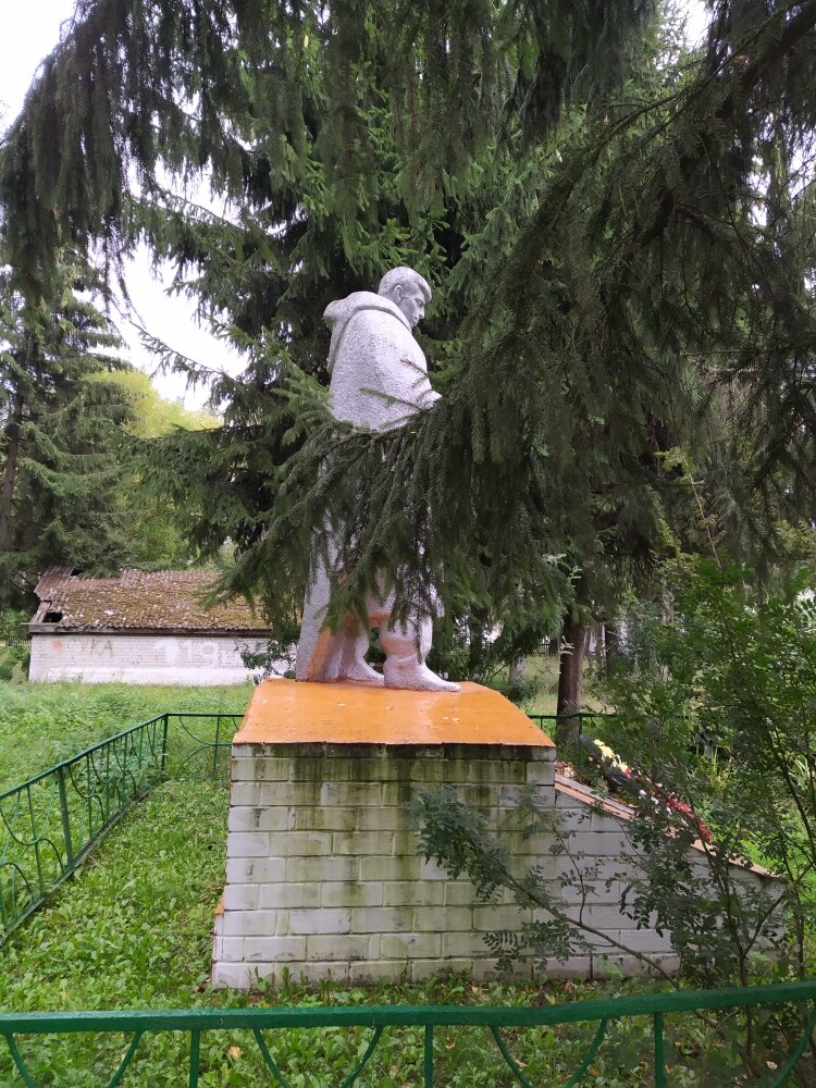 Anıt, heykel Воинам-односельчанам, павшим в годы Великой Отечественной войны, Brianskaya oblastı, foto