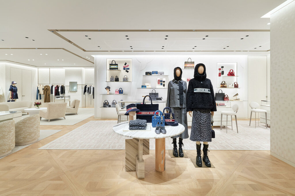 Giyim mağazası Dior, Osaka, foto