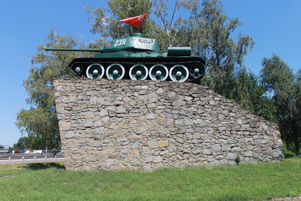 Teknoloji anıtı Танк Т-34-85, Krasnodarski krayı, foto