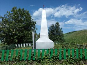 Обелиск героям, павшим в боях за Родину в 1941-1945 гг. (Samara Region, Pokhvistnevskiy rayon, selskoye poseleniye Krotkovo, selo Abdul-Zavod), anıt, heykel  Samarskaya oblastından