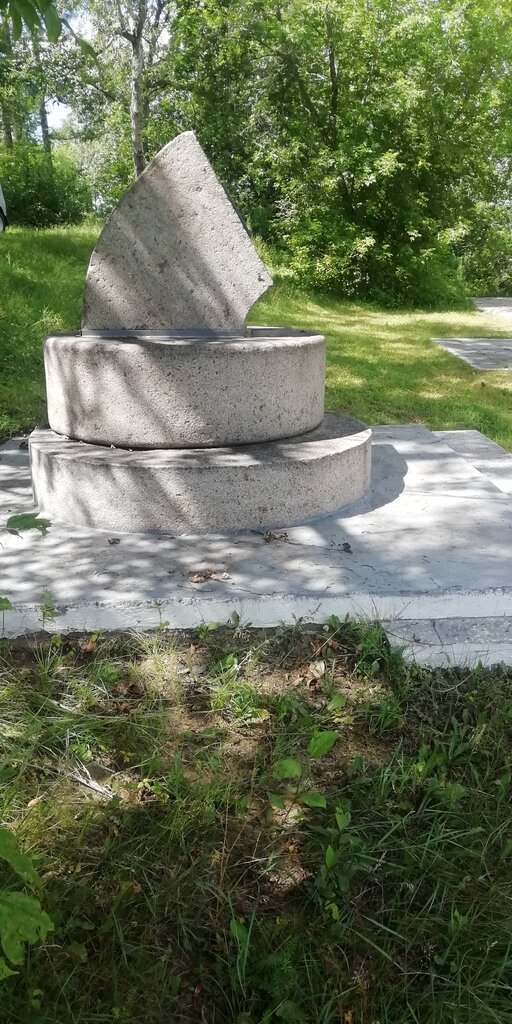 Anıt, heykel Труженикам тыла, İrkutskaya oblastı, foto