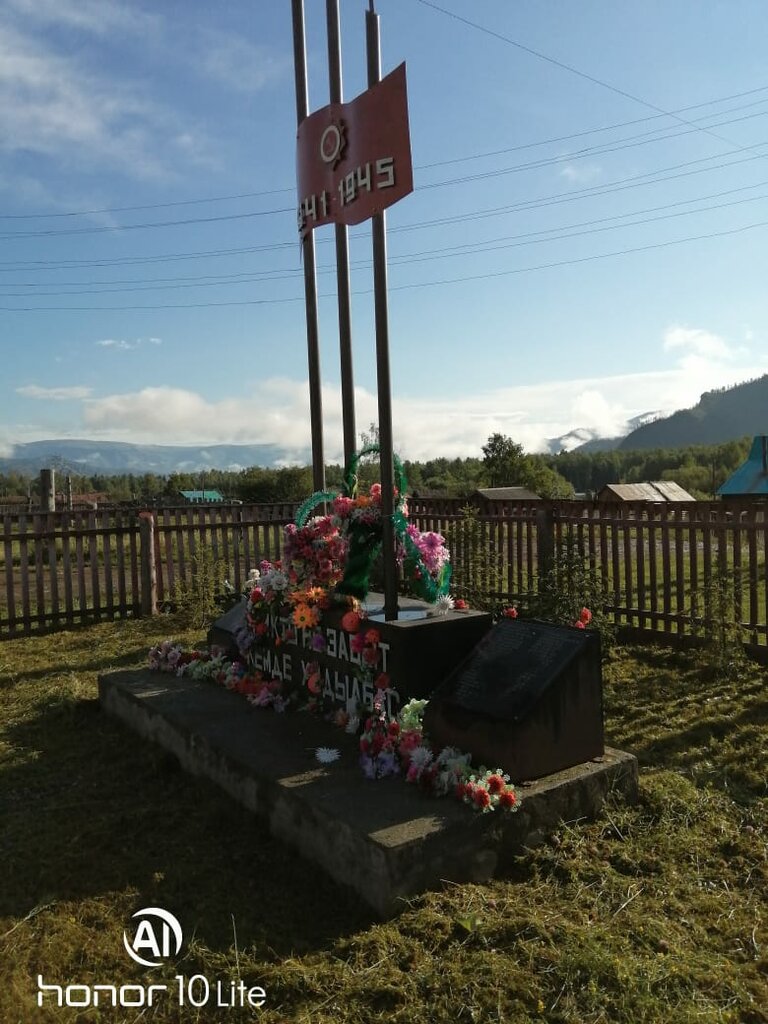 Anıt, heykel Обелиск Славы погибшим в ВОВ, Altay Cumhuriyeti, foto