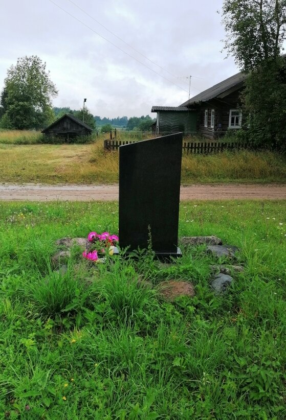 Anıt, heykel Памятная плита воинам-землякам, Vologodskaya oblastı, foto