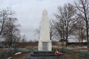 Воин-освободитель (Voronezh Region, Kamenskiy rayon, Tkhorevskoye selskoye poseleniye, selo Timiryazevo), anıt, heykel  Voronejskaya oblastından