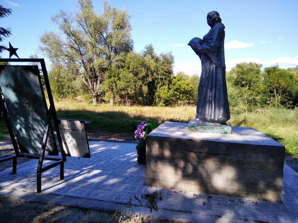 Anıt, heykel Братская могила, Orlovskaya oblastı, foto