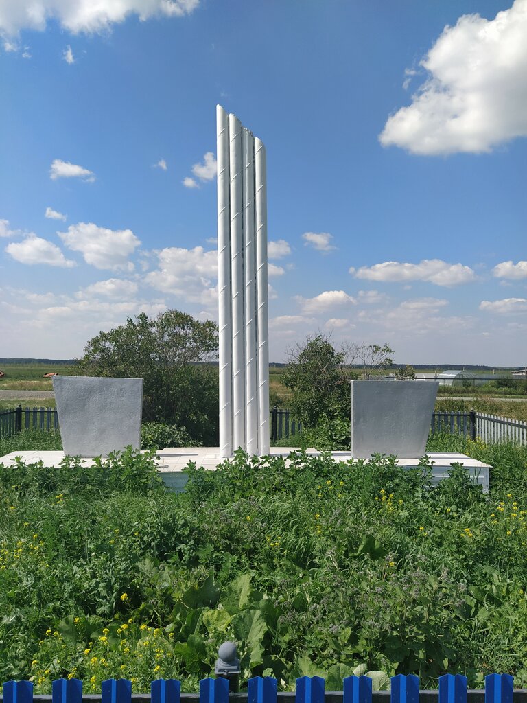 Anıt, heykel Погибшим воинам в годы ВОВ 1941-1945 гг., Tümen (Tiumenskaya) oblastı, foto