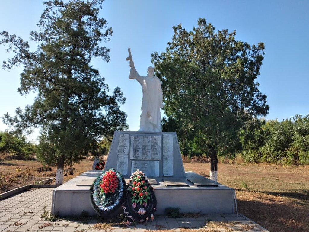 Anıt, heykel Братская могила, Rostovskaya oblastı, foto