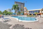 Beautiful Cozy 1br Apartment Walk From the Ocean! (United States Route 50), kısa süreli konaklama  Hallandale Beach'ten