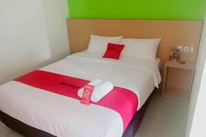 RedDoorz near Exit Toll Sirkuit Sentul (Nouvelle-Aquitaine, Dordogne, Arrondissement de Périgueux, Marsac-sur-l'Isle, Rue Id 24), otel