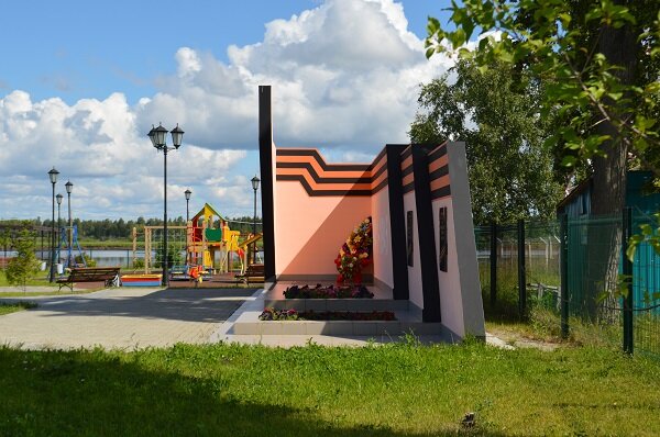 Anıt, heykel Мемориал Великой Отечественной войны 1941-1945 гг., Sverdlovskaya oblastı, foto