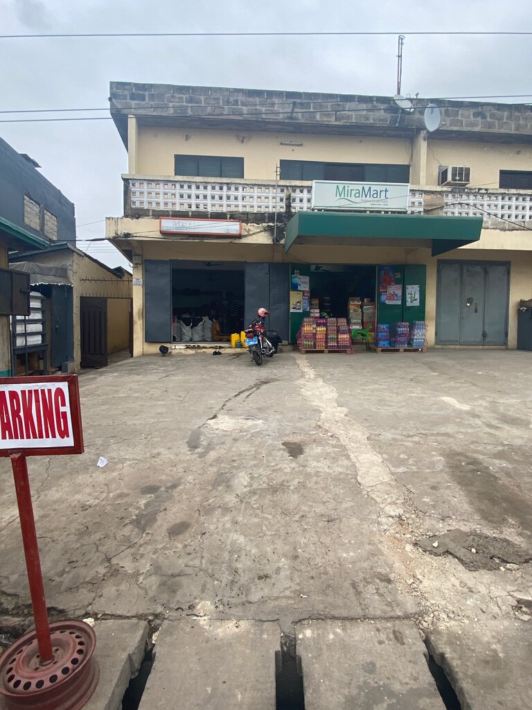 Giyim mağazası Merlab, Akra, foto