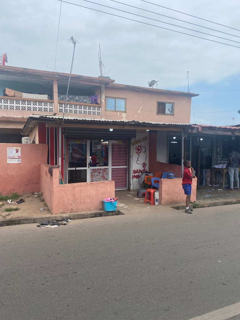 Stil uzmanı, makyöz Morash Beauty Parlour, Akra, foto