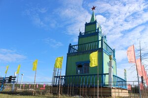 Воинам-землякам, погибшим на фронтах Великой Отечественной войны (Republic of Sakha (Yakutia), munitsipalny rayon Churapchinskiy ulus, selo Tuora-Kyuyel, Lesnaya ulitsa), anıt, heykel  Saha Cumhuriyeti'nden (Yakutistan'dan)