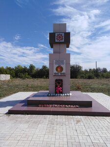 Воинам, павшим в годы Великой Отечественной войны (Altai Territory, Kulundinskiy rayon, Oktyabrskiy selsovet, posyolok Oktyabrskiy), anıt, heykel  Altayski krayından